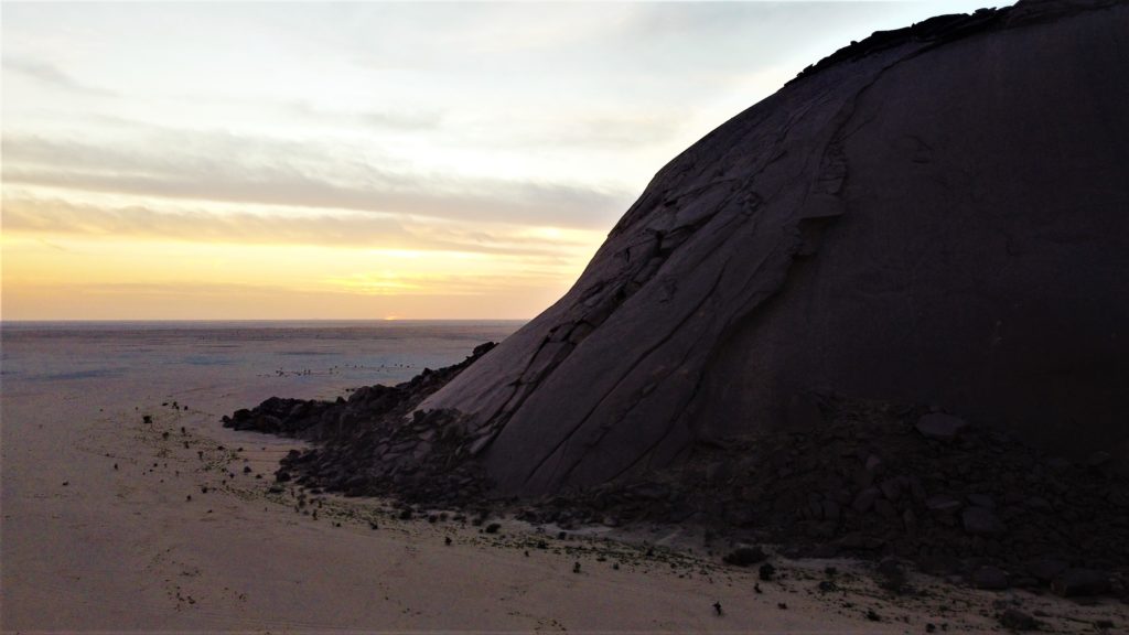 Ben Amera Monolith – Visit Mauritania Tours